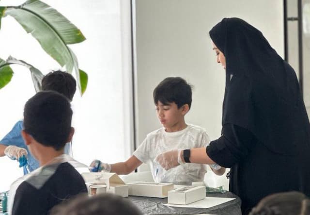 Hamama Alshahhi: Emirati Artist Creating Eco Paints | UAE Year Of